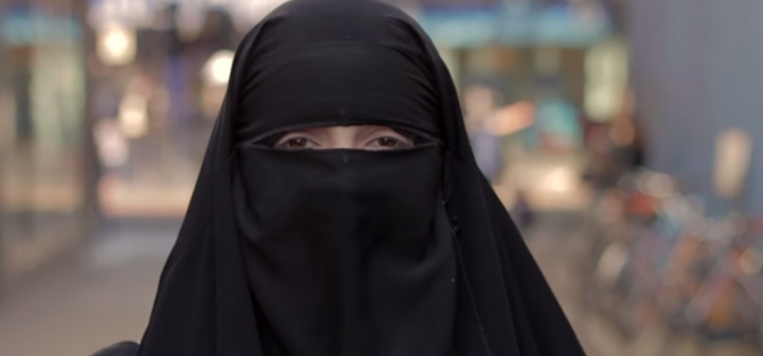 Muslim woman smashes statues of Hindu deity in viral video | The Asian ...