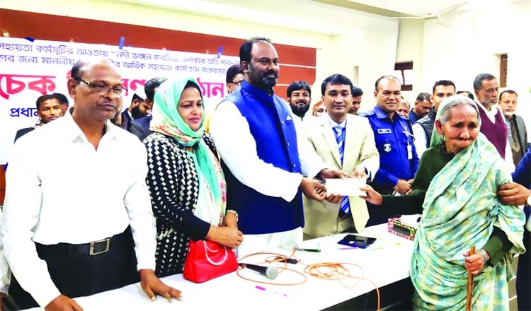River erosion victims get PM's cash aid in Bhuapur | The Asian Age ...