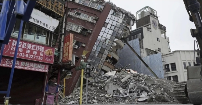 Earthquake aftershocks halt the demolition of a leaning building in ...