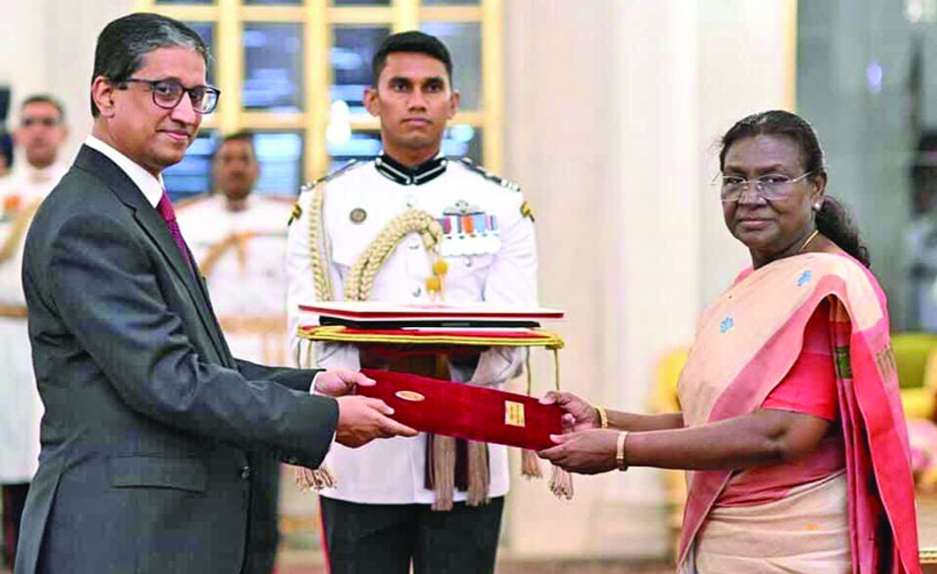 M Riaz Hamidullah presents credentials to Indian President | The Asian ...